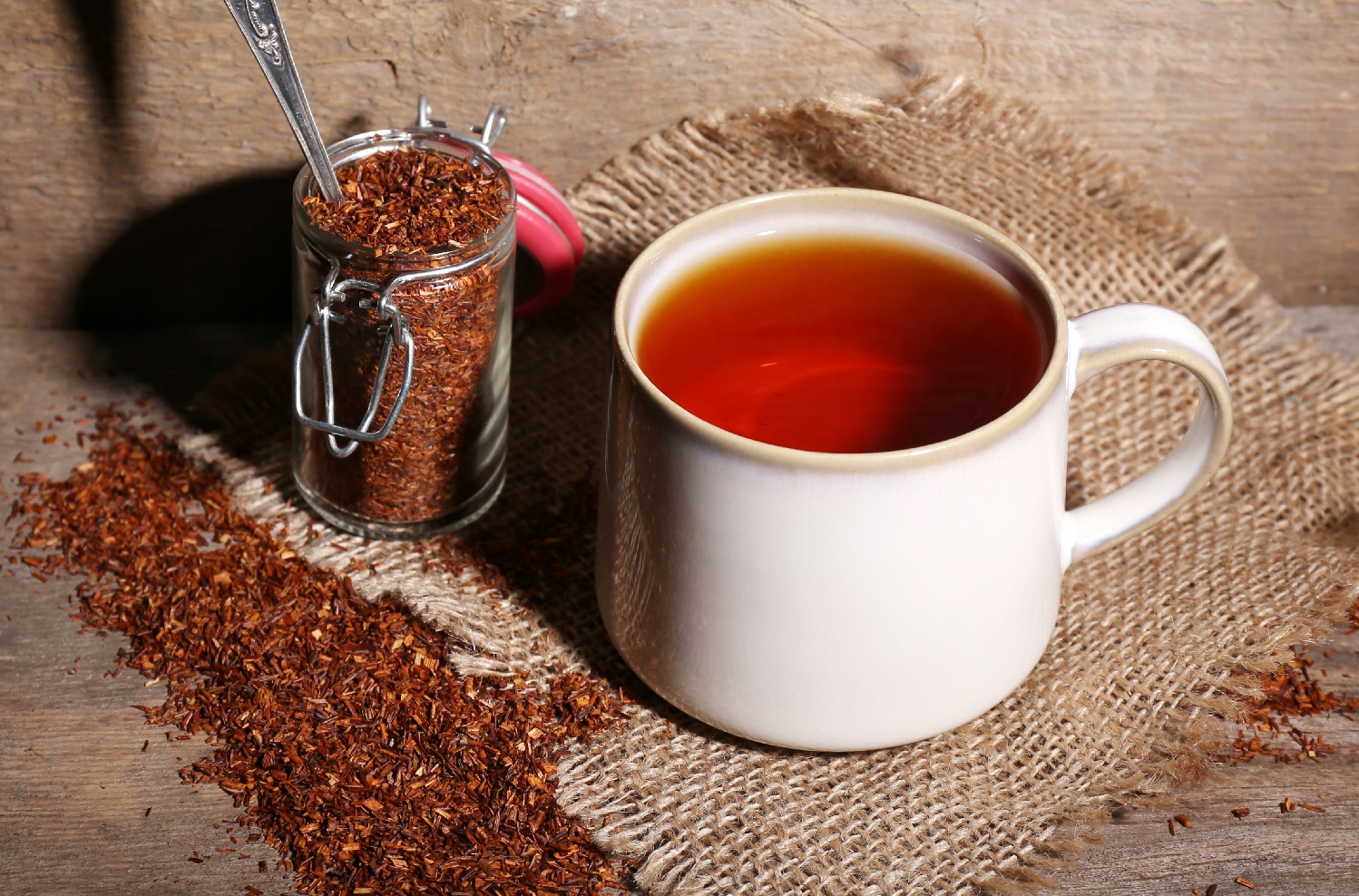 Viete, aké účinky má čaj rooibos? Tu sú dôvody, prečo si ho dopriať ...